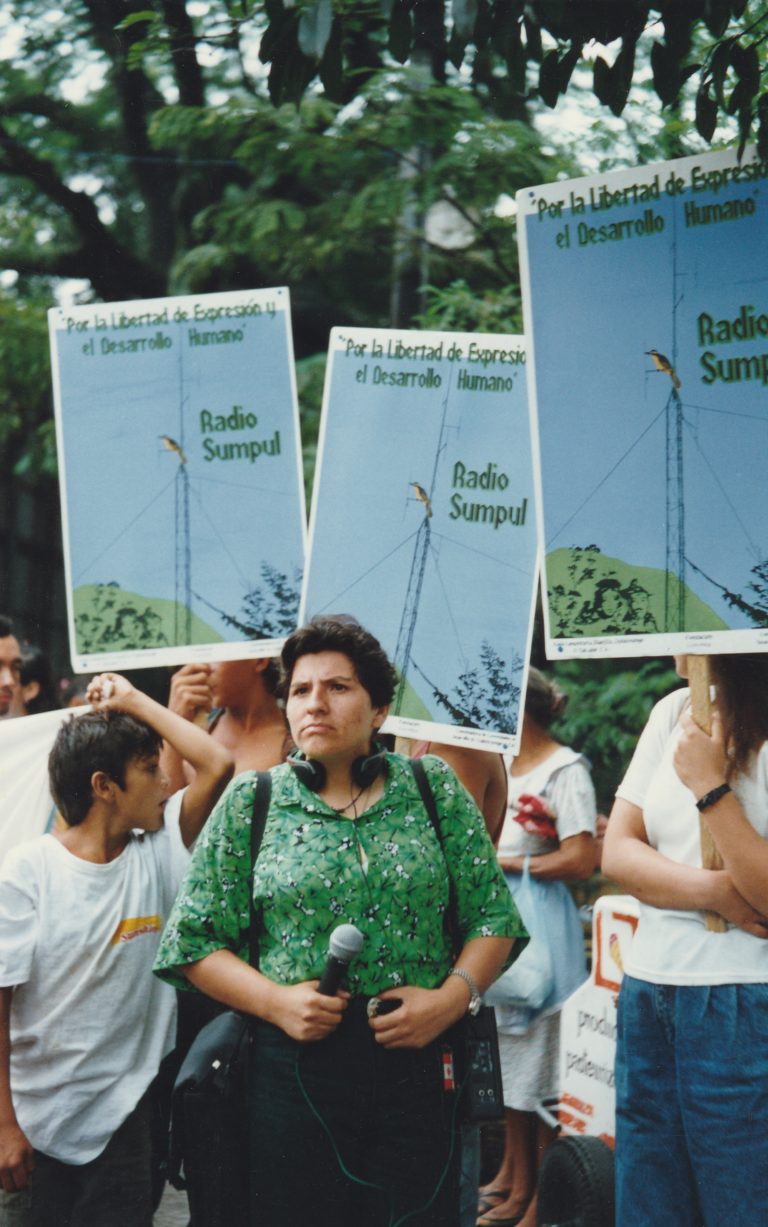 Saqueos, intentos de cierre y bloqueo a las frecuencias, así fue hacer ...